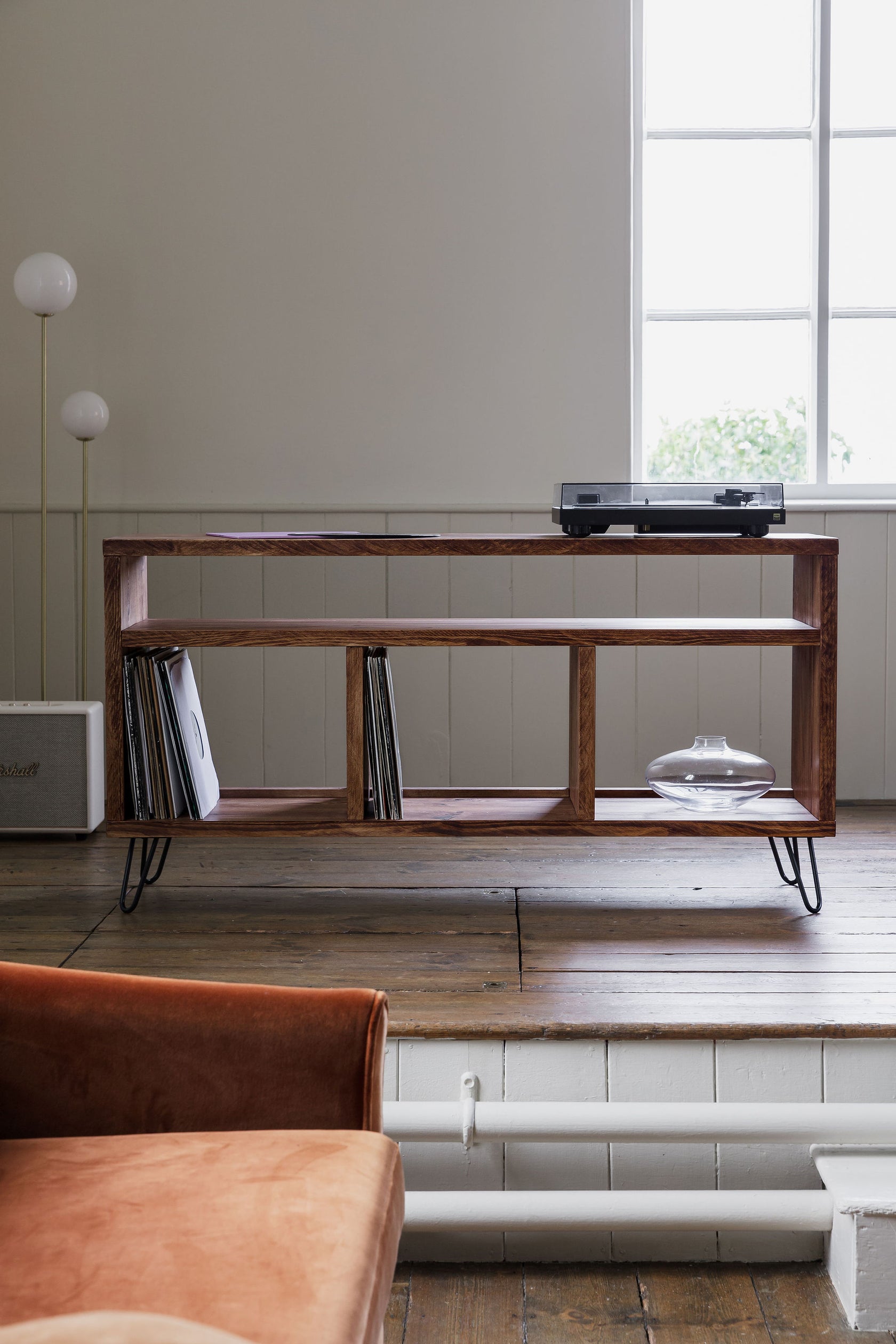 'Lawrence' Solid Wood TV/Turntable Stand – Colin & Peg