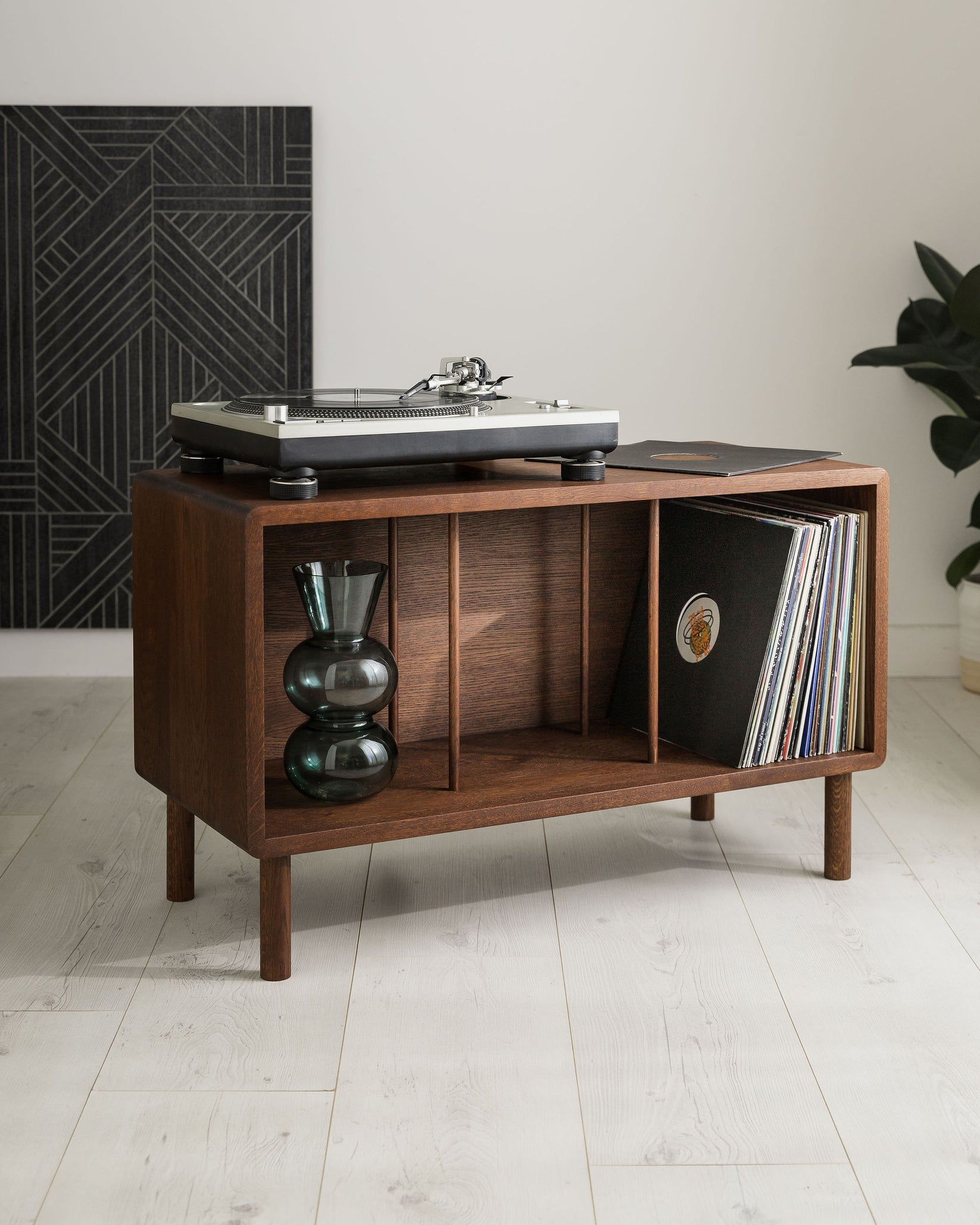 'Claremont' Dark Walnut Stained Solid Oak Record Player Stand – Colin & Peg