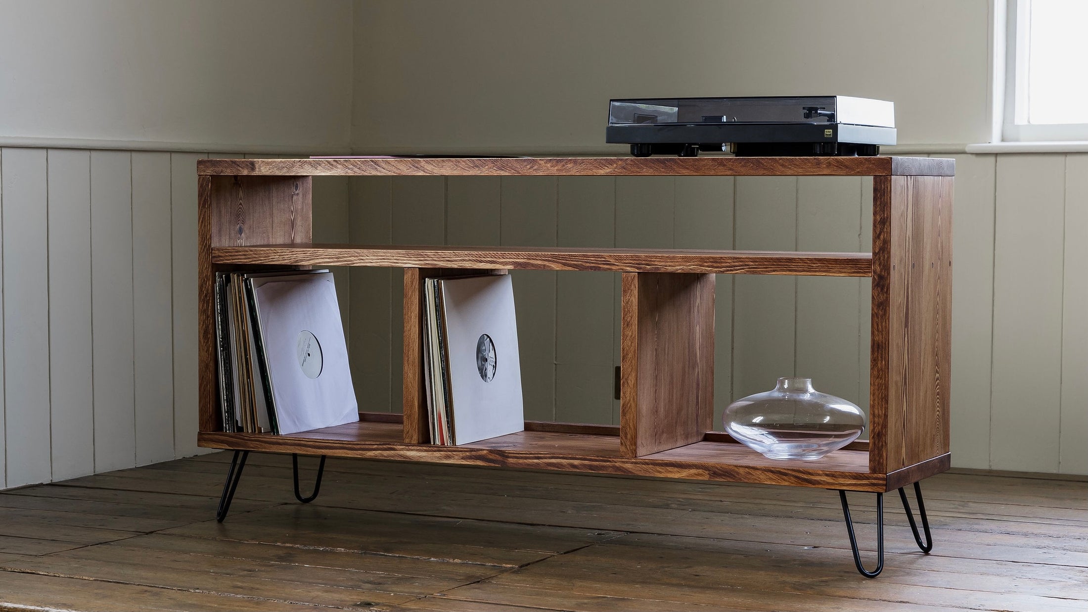 'Lawrence' Solid Wood TV/Turntable Stand – Colin & Peg