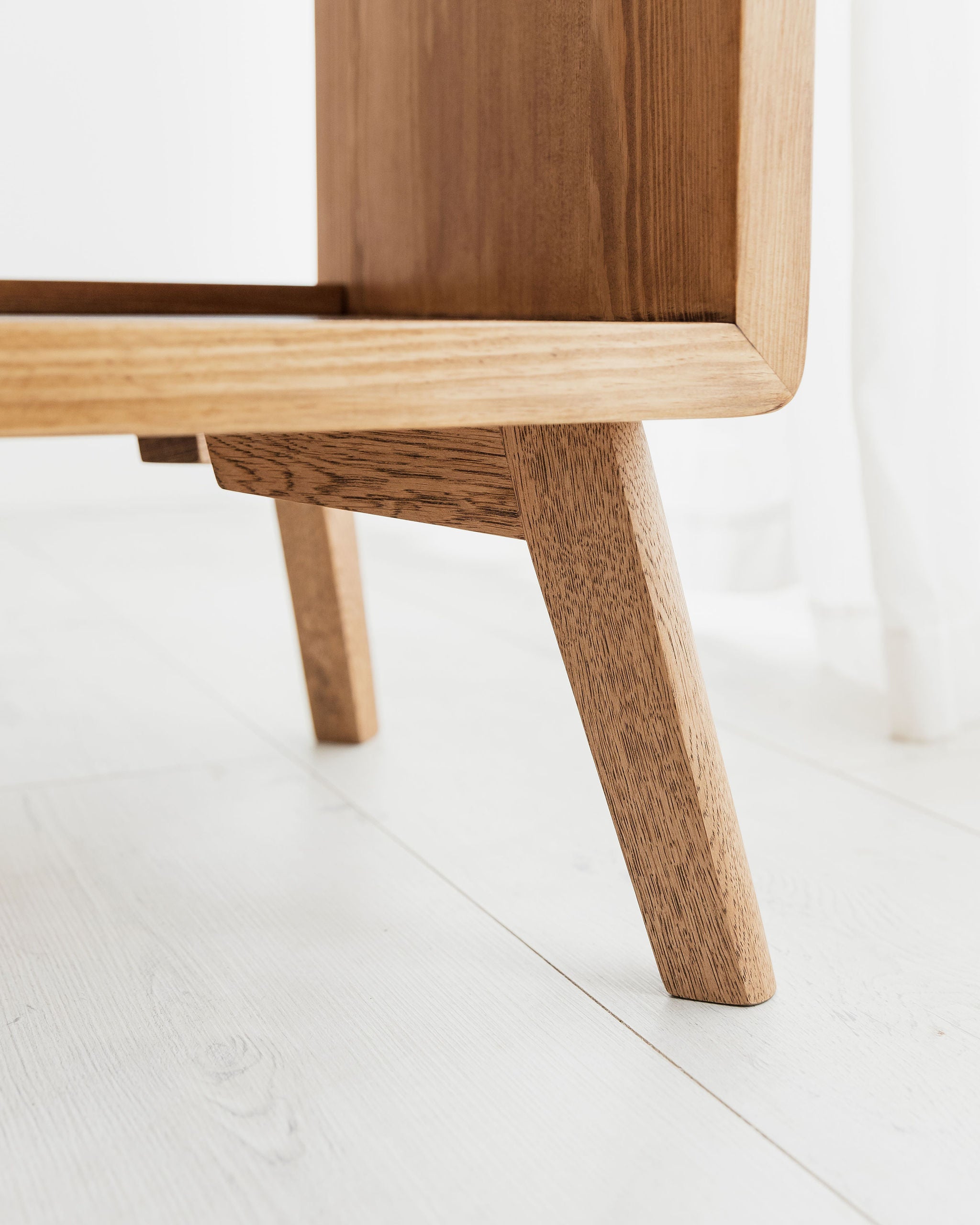 'Elmcroft' SHELF - Record Player Stand With Hi-Fi Shelf – Colin & Peg