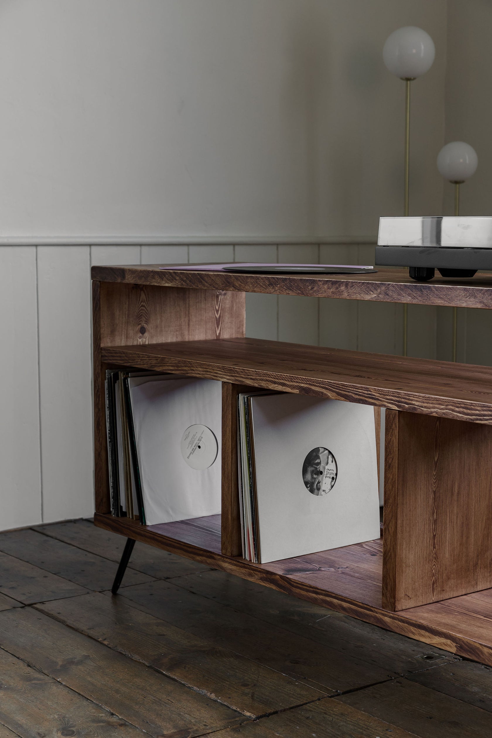 'Lawrence' Solid Wood TV/Turntable Stand – Colin & Peg