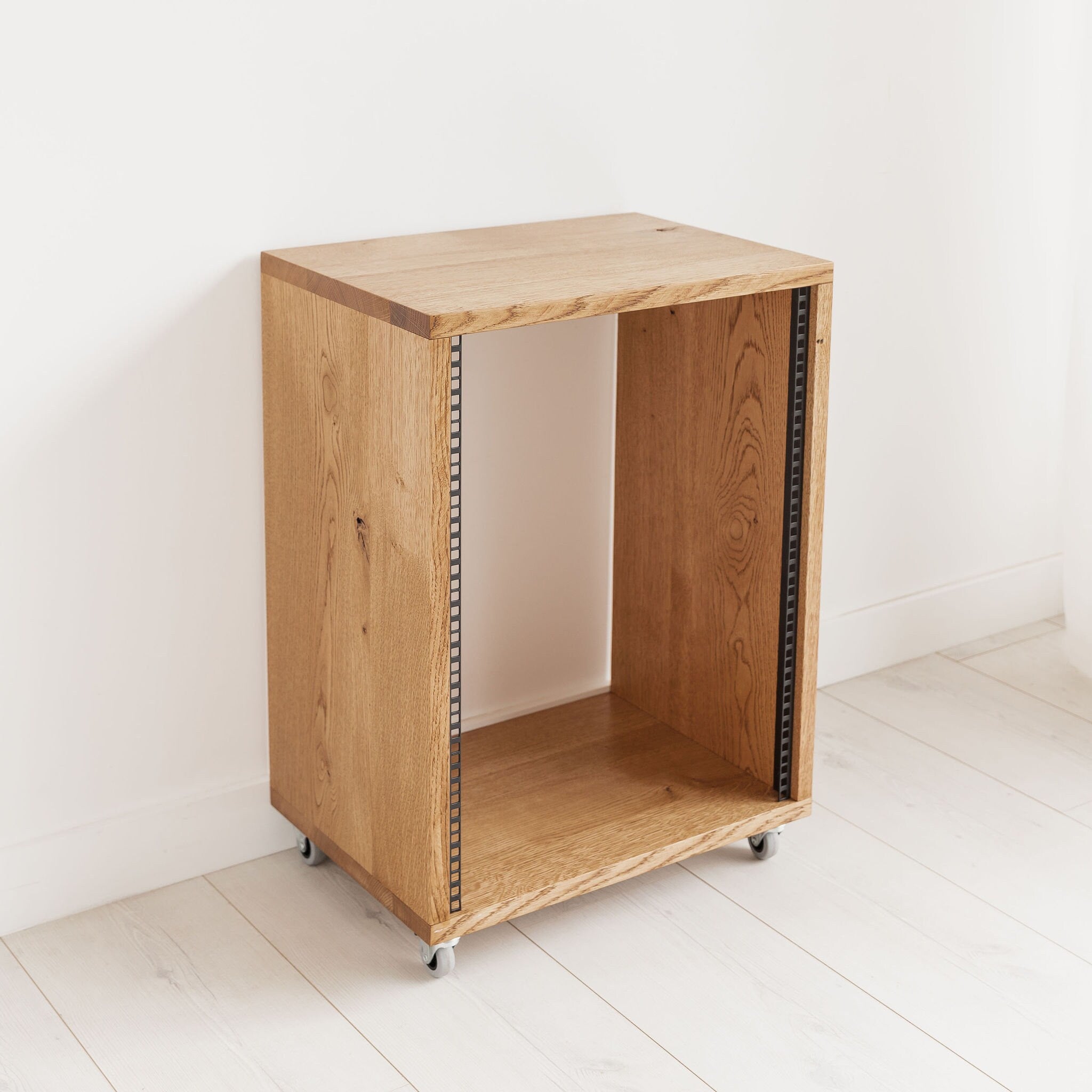 'Stapleton' 19" Rack Case Cabinet on Castors – Colin & Peg